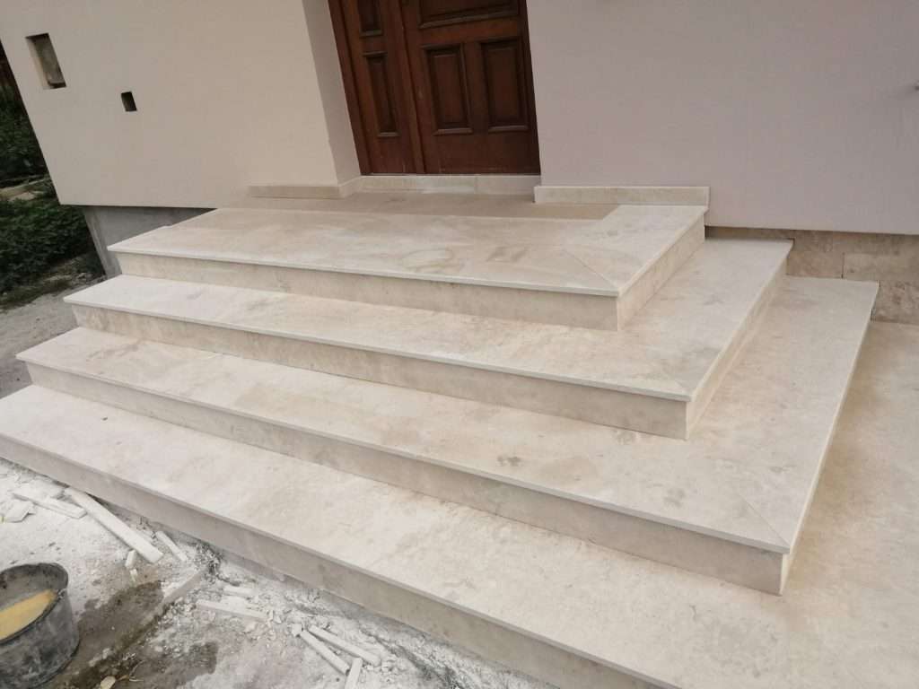 Trepte Si Scari La Comanda de exterior interior. Prelucram montam